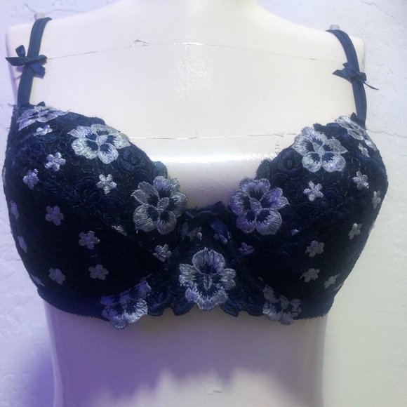 Victoria's Secret | Intimates & Sleepwear | Pushup Embroidered 36b Bra ...